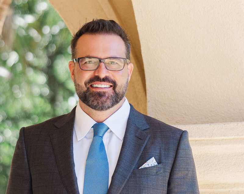 How to Pick a Cosmetic Surgeon & What's the Difference [Infographic]